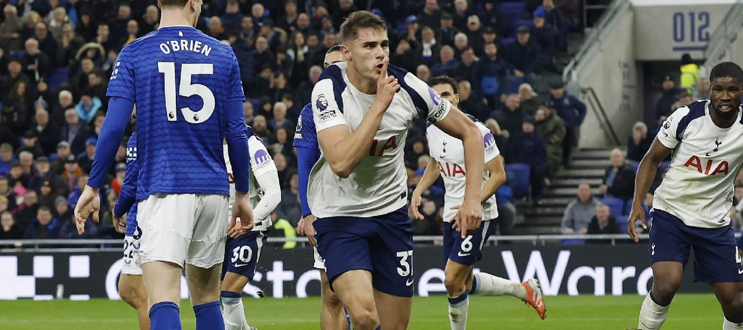 FPL notes: 23-point haul for van de Ven, Richarlison benched again