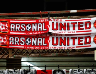 Arsenal v Man Utd team news: Hincapie, Saka + Jesus start